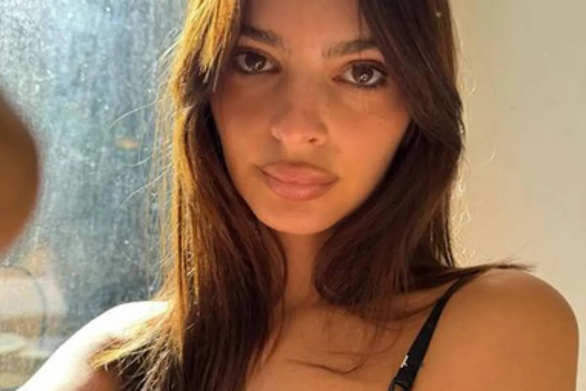 El truco de Emily Ratajkowski para una piel brillante: la combinación ...