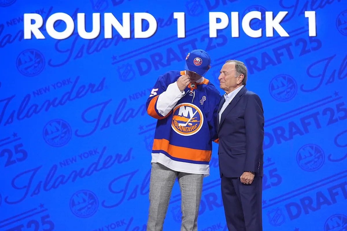 Matthew Schaefer, the NHL #1 overall draft pick by the NY Islanders ...