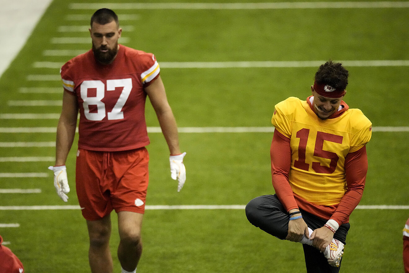Mahomes and Kelce in the crosshairs: Leo Chenal uncovers the truth behind Chiefs' offensive woes ...