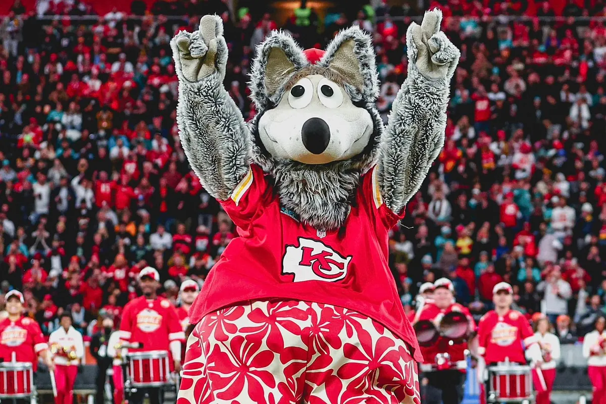 The Kansas City Chiefs have revealed the identity of their mascot, KC Wolf with dedication | Marca