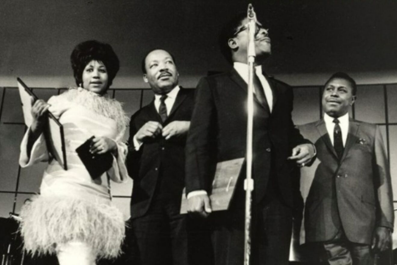 Who was the first singer to participate in the iconic halftime show ...