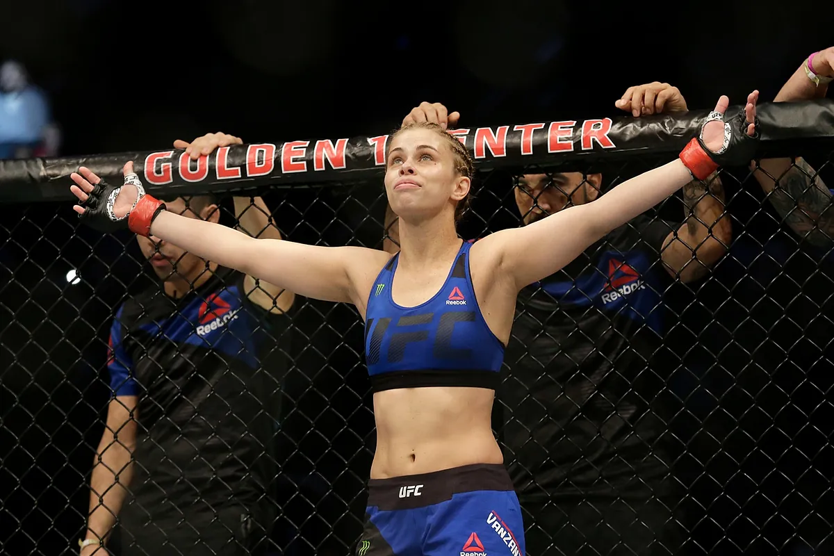 Former UFC star Paige VanZant gets knocked down by a model in a boxing ...