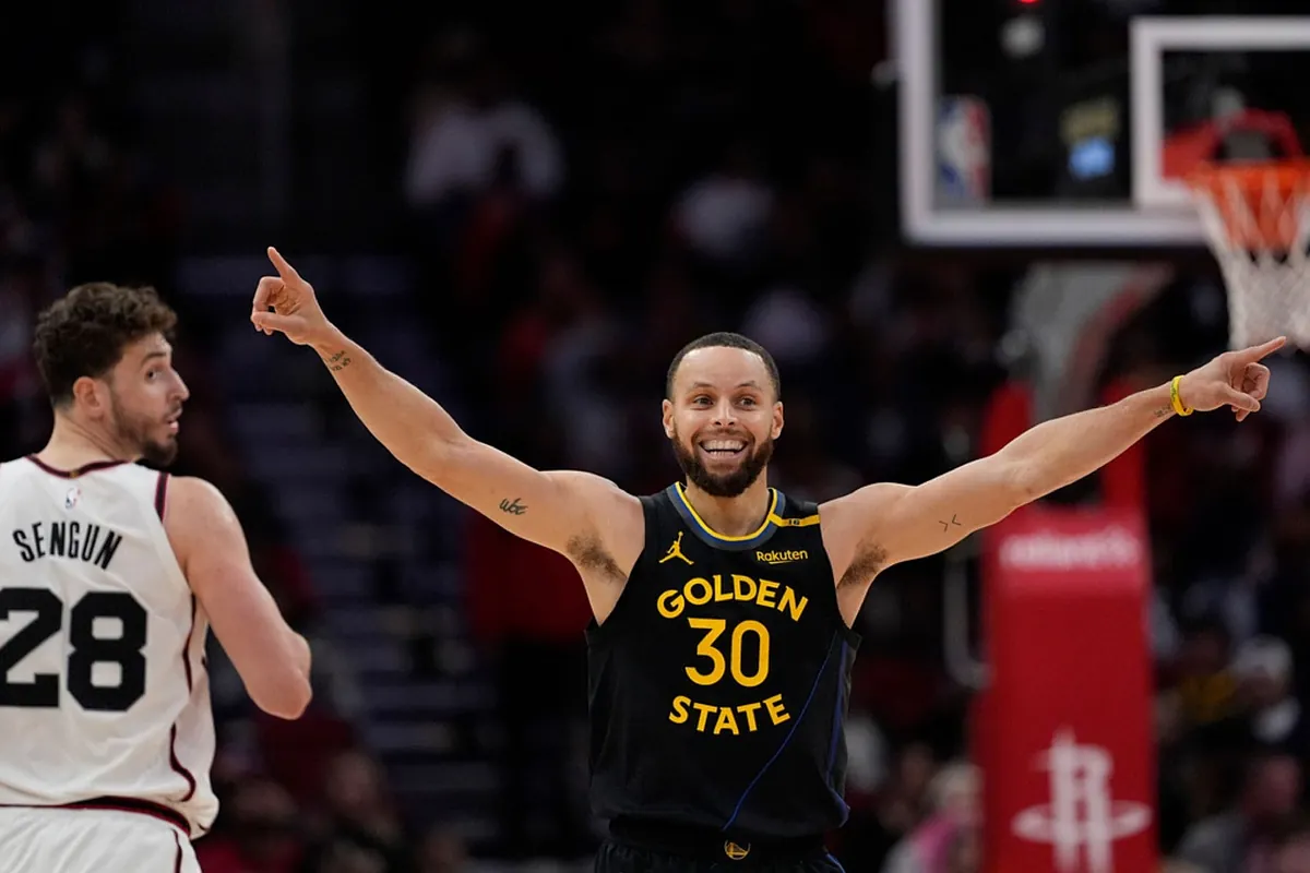 Steph Curry steals the cameras during the NBA All-Star Game with an ...