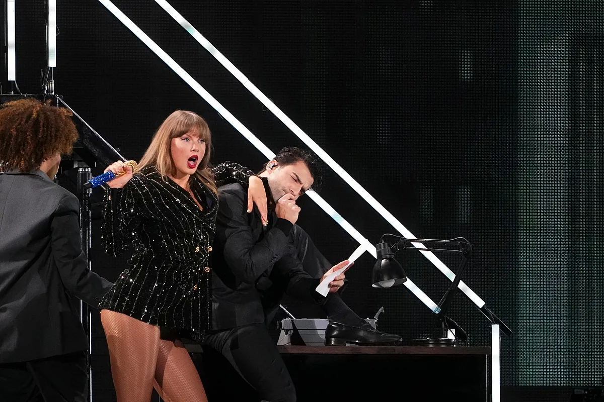 Disgusting or just human? Taylor Swift caught in viral concert moment ...