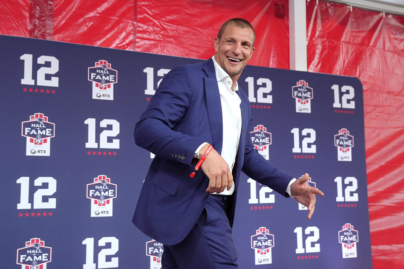 Rob Gronkowski challenges Shaquille O'Neal to a fight after Mike Tyson vs. Jake Paul and gets a ...