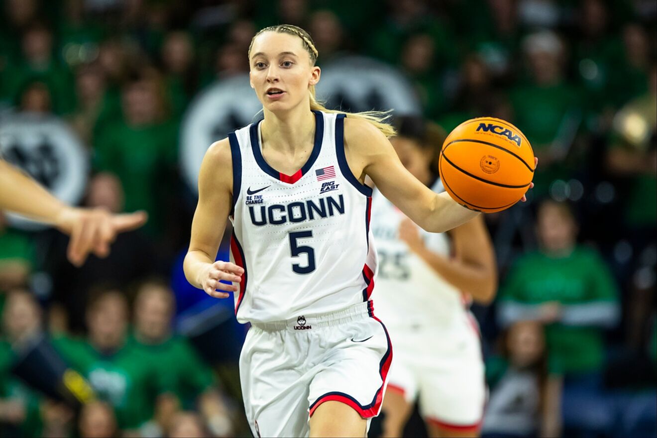 Paige Bueckers outshines one of her idols by breaking a 15-year-old ...
