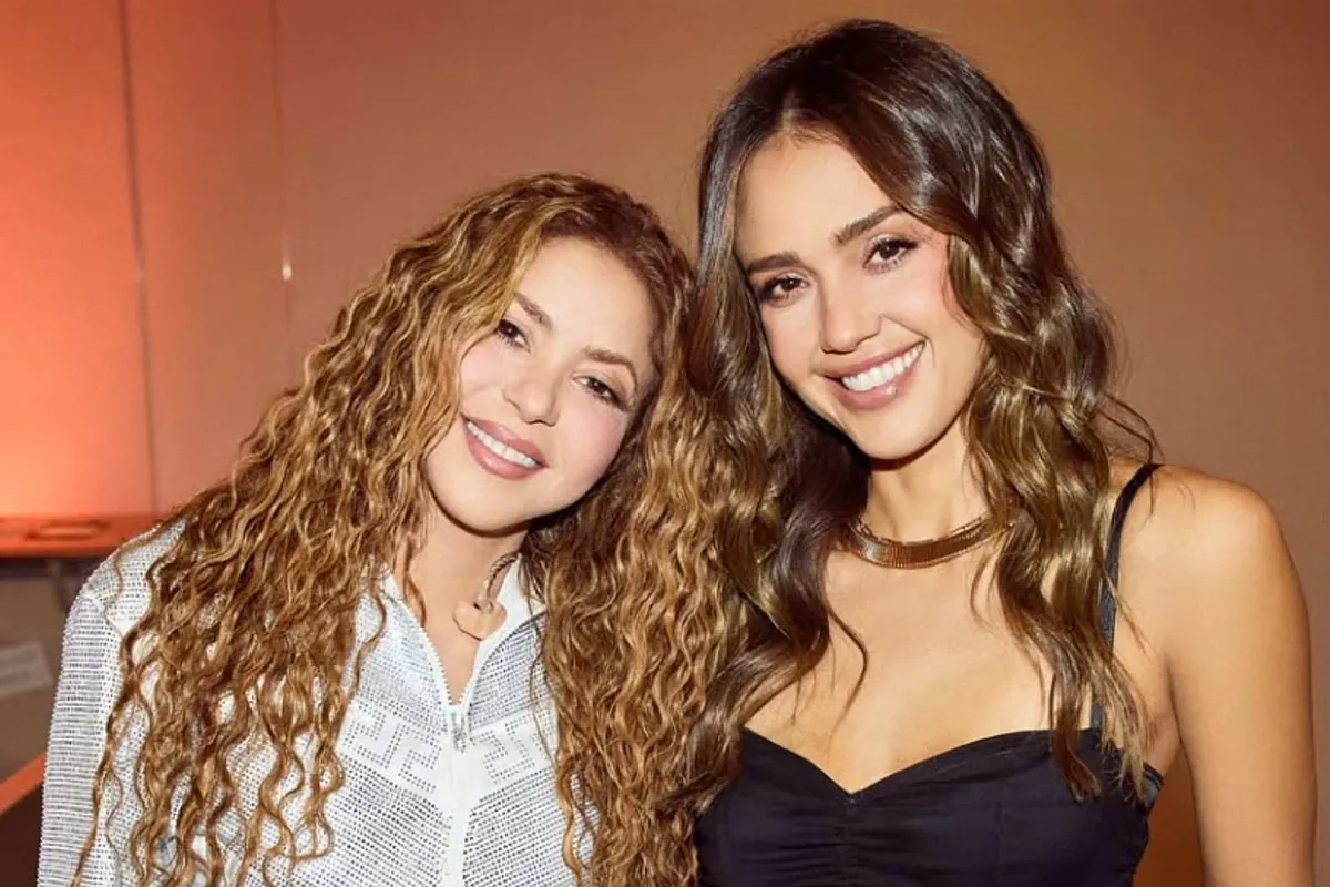 Jessica Alba proves her hips don't lie now that she is single next to ...