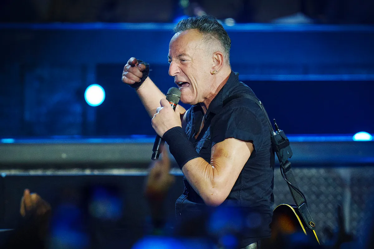 Bruce Springsteen sets off alarm bells: Cancels four concerts two weeks ...