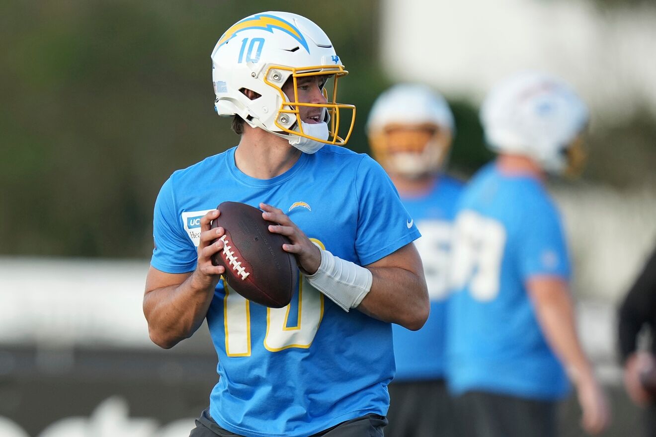 Chargers QB Justin Herbert under fire: Can he finally beat the Chiefs ...