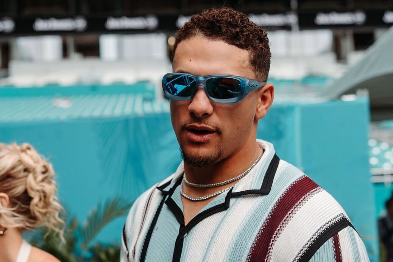 Patrick Mahomes limps through Chiefs training camp setting off alarms ...