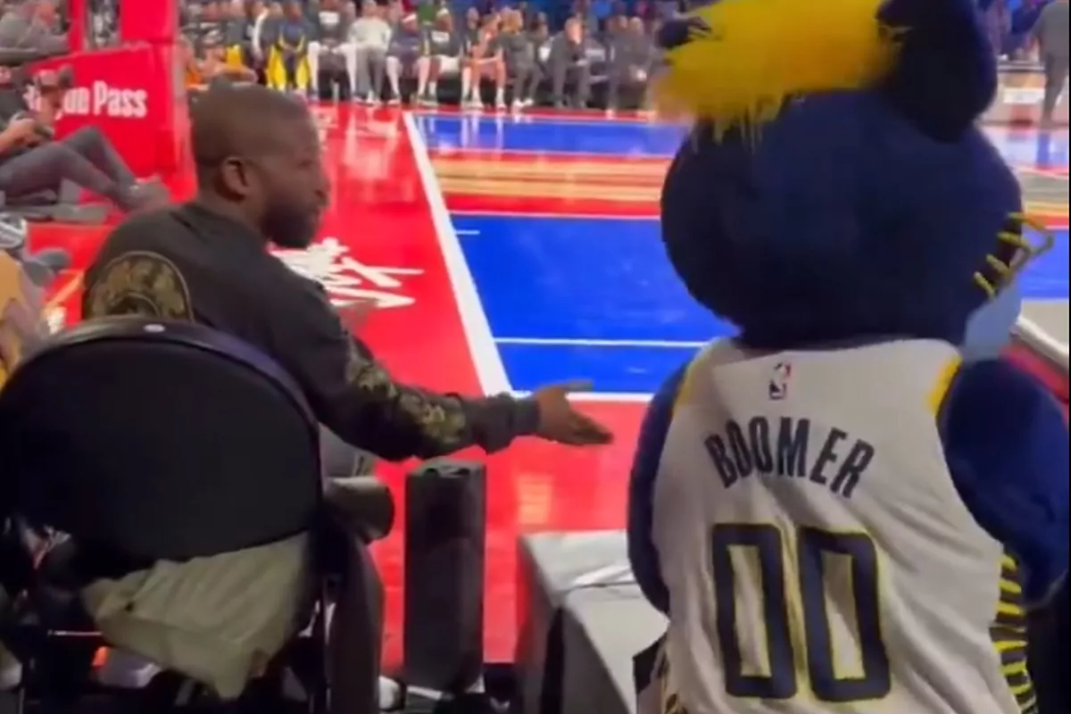 Floyd Mayweather engages in a heated exchange with the Pacers Mascot ...