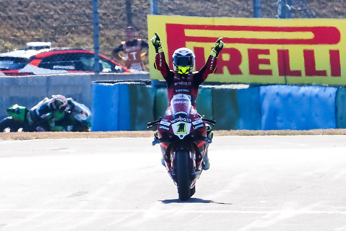 Mundial SBK - Magny-Cours: Bautista sofoca la rebelión de Razgatlioglu | Marca