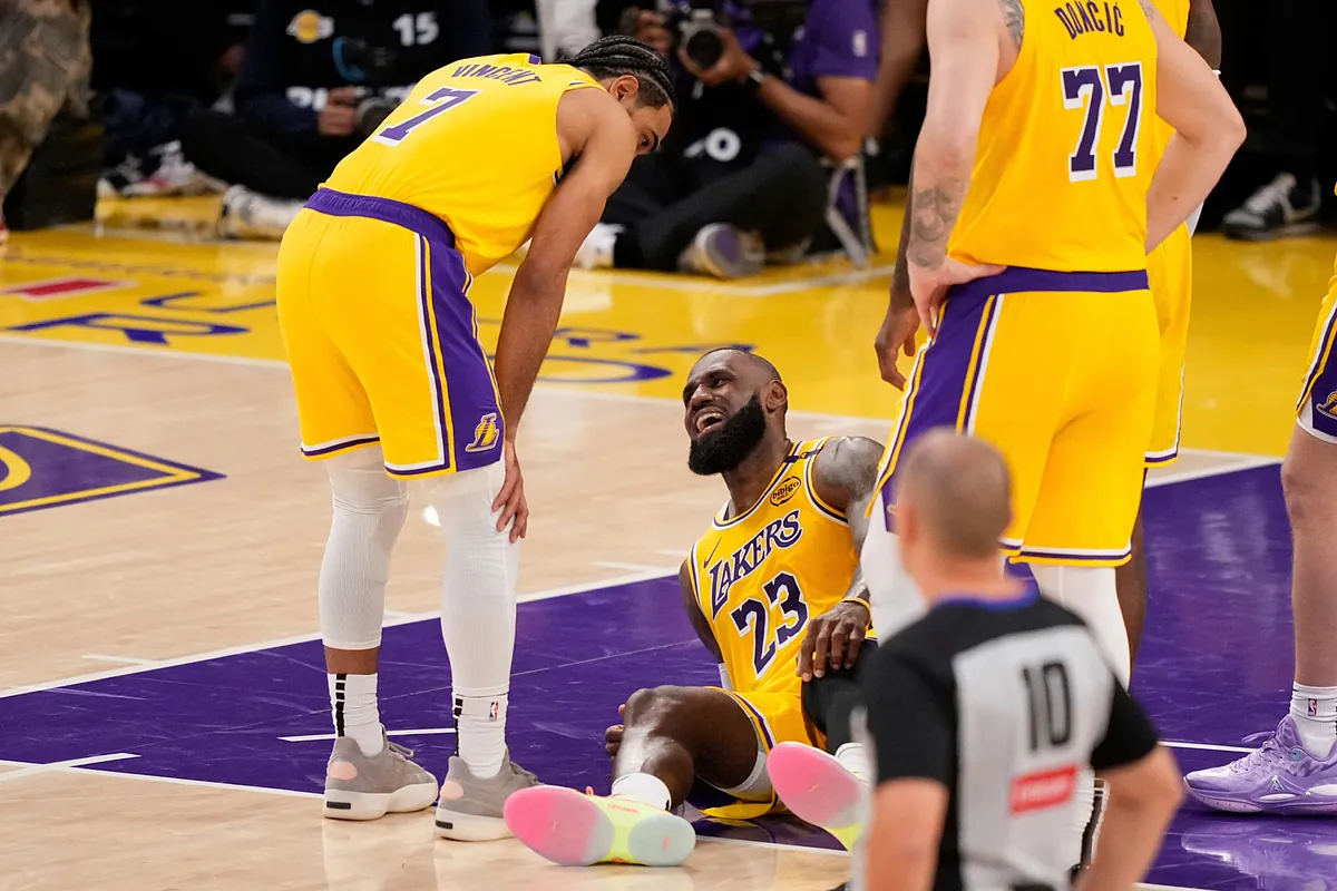 LeBron James revealed he had to call an emergency doctor after his knee ...