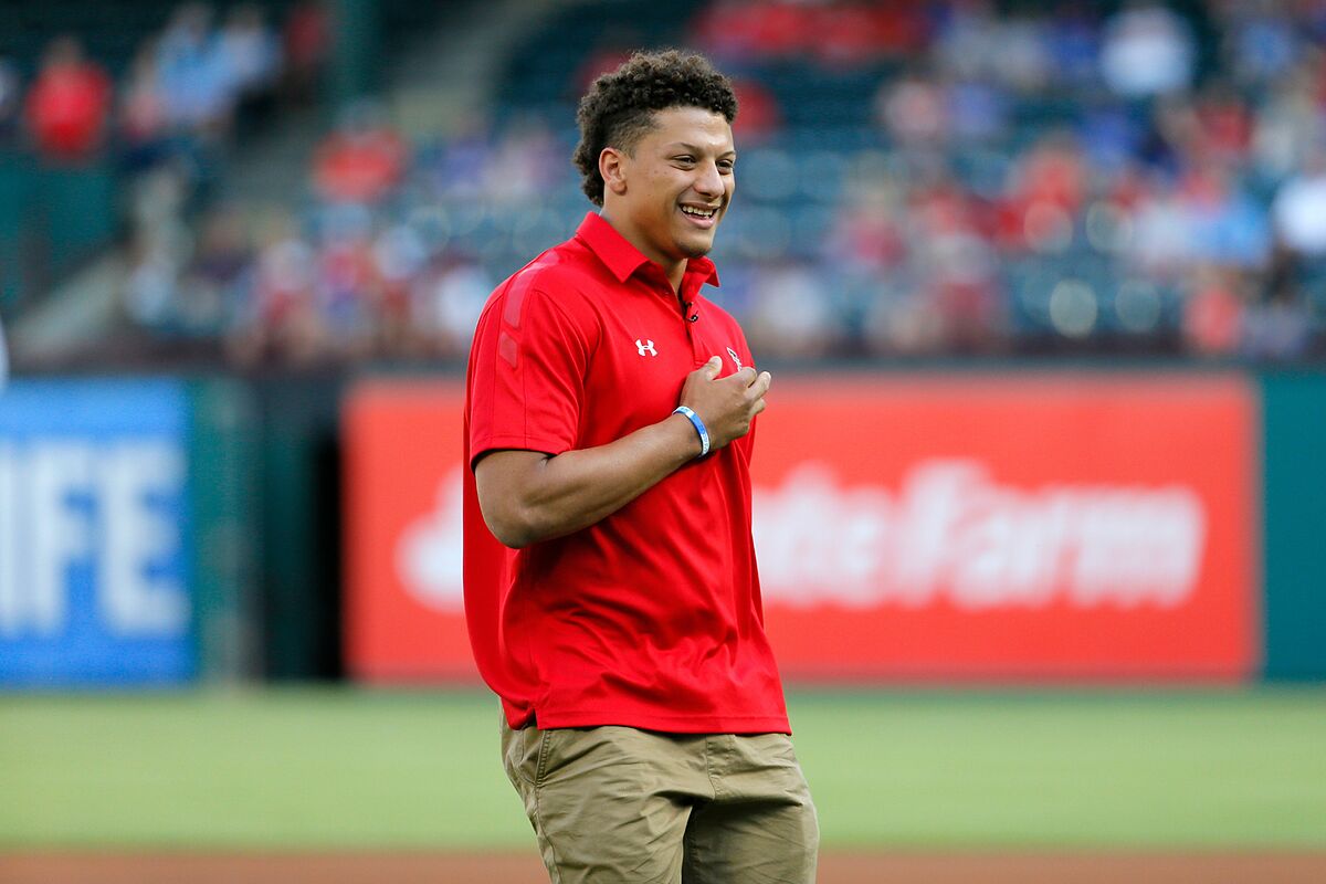 Patrick Mahomes picks a favorite for World Series: Who is he rooting ...