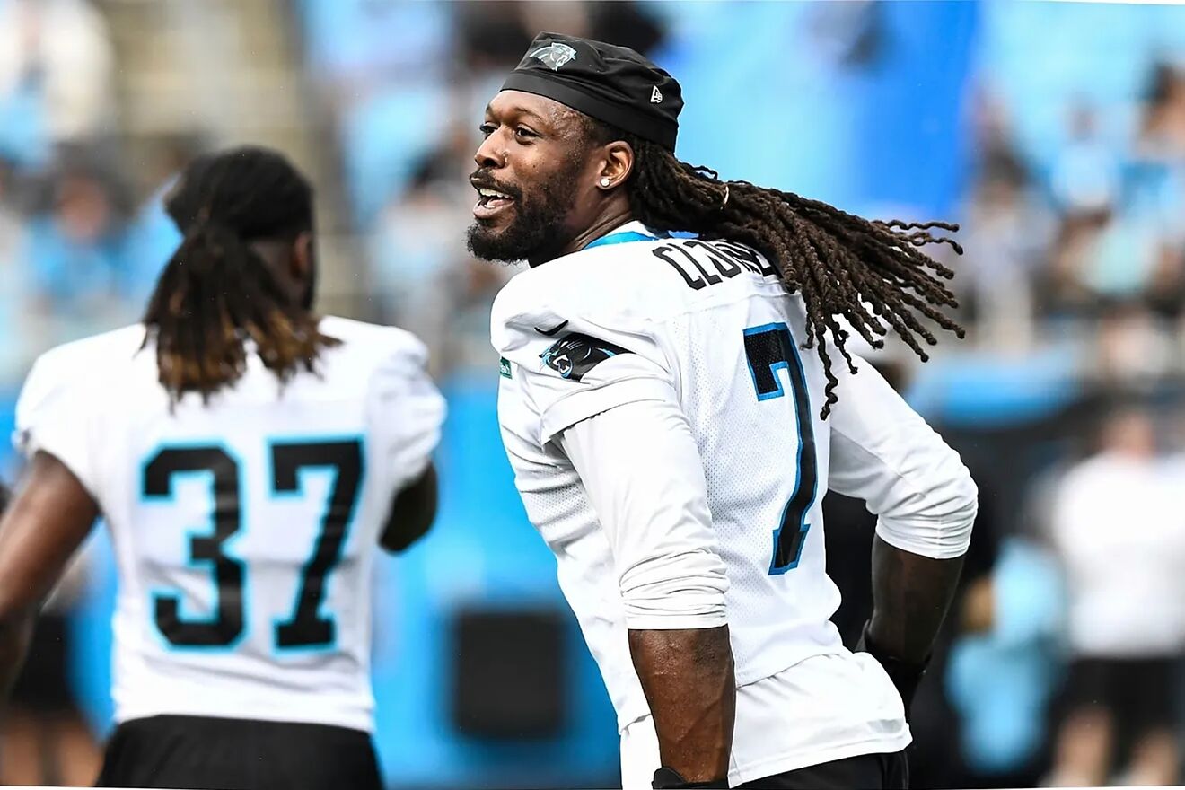 Jadeveon Clowney officially signs with the Cowboys and takes on ...