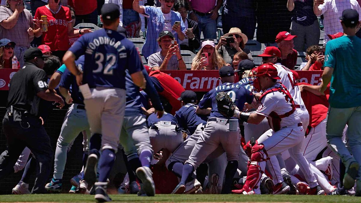 MLB News: Brutal Mariners-Angels brawl of the year leaves 8 players ...