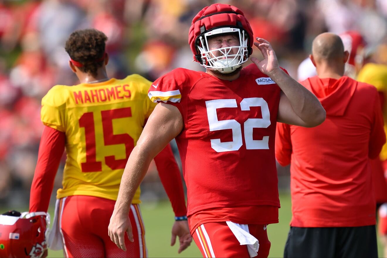 Patrick Mahomes has his protection secured: Chiefs center Creed ...