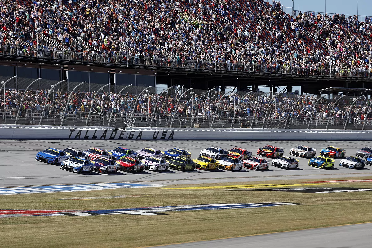 How to watch the NASCAR Cook Out Southern 500 race today? Start time ...