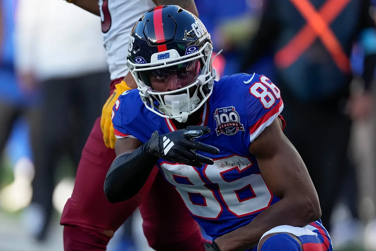 Giants lock in their top receiver on a 3-year deal: Darius Slayton gets ...