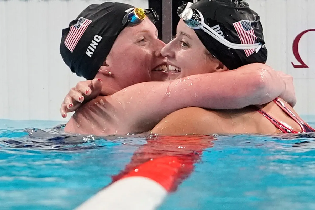 Canada's Summer McIntosh claims 2nd swimming gold, American Kate ...