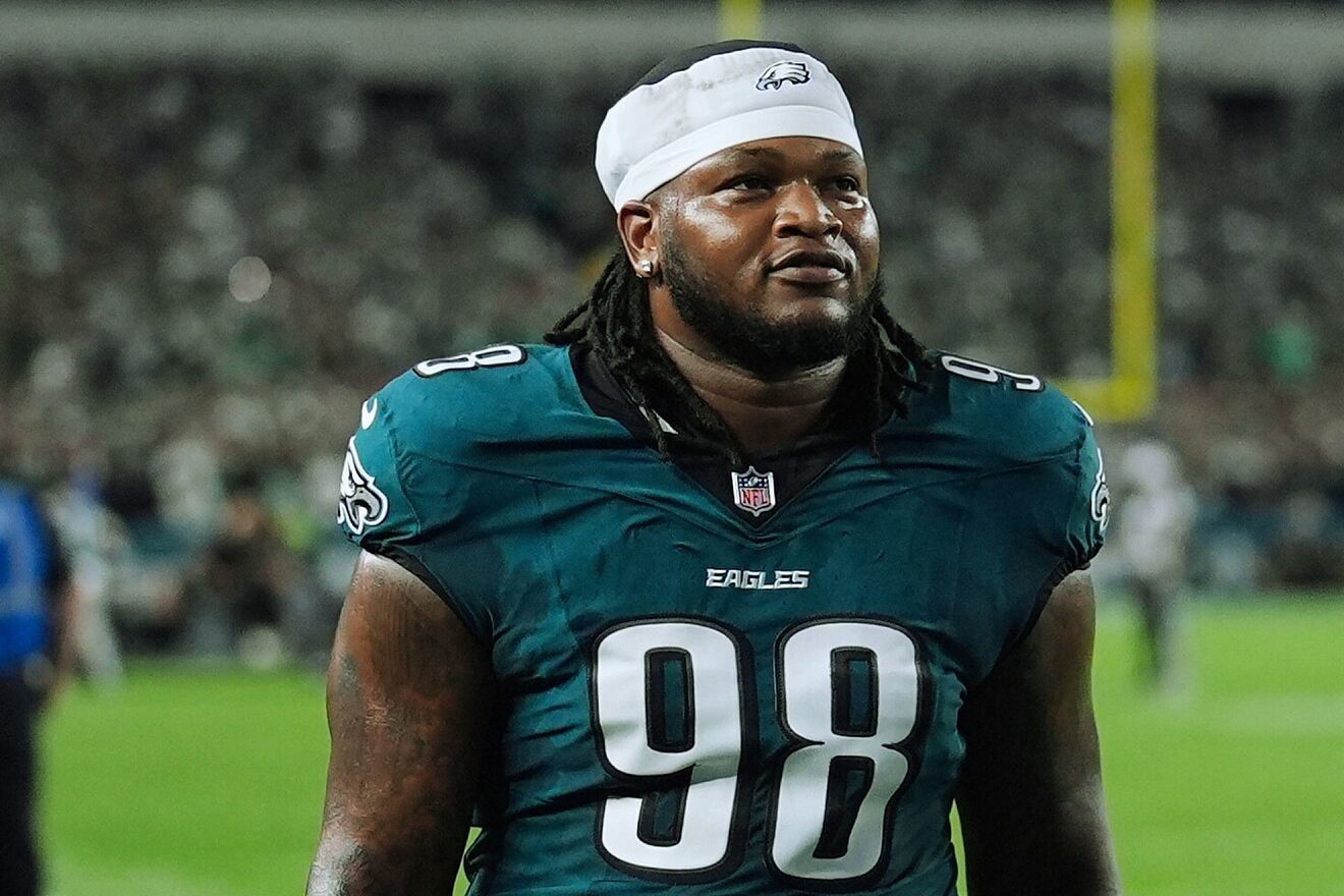 Jalen Carter pays dearly for his mistake, but will be with Eagles in the marquee matchup against ...