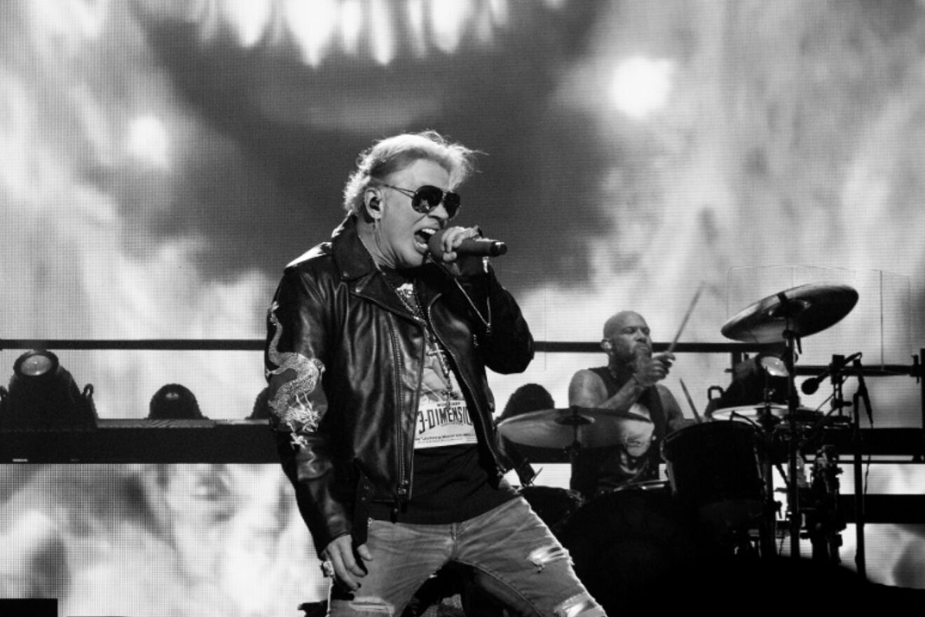 Guns N' Roses' Axl Rose throws a microphone during concert to hit a ...