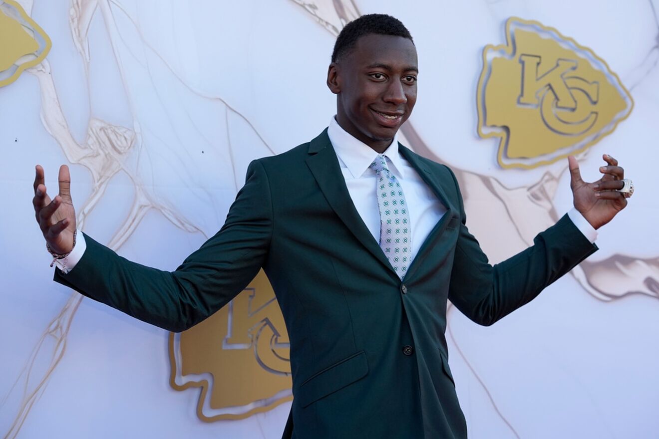 Chiefs' cornerback Joshua Williams shocks fans with unexpected side gig ...