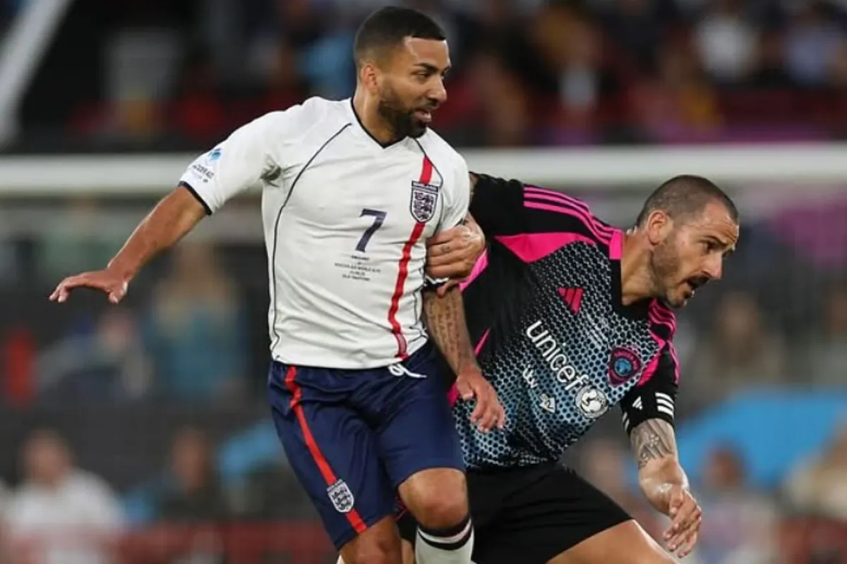 Italian legend Bonucci makes a brutal sliding tackle against a former ...