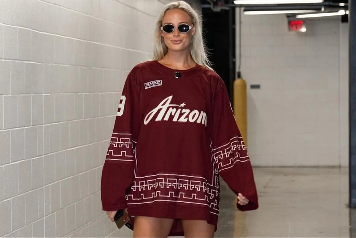 Sophie Cunningham sets pulses racing with 'boat boy' bikini post | Marca