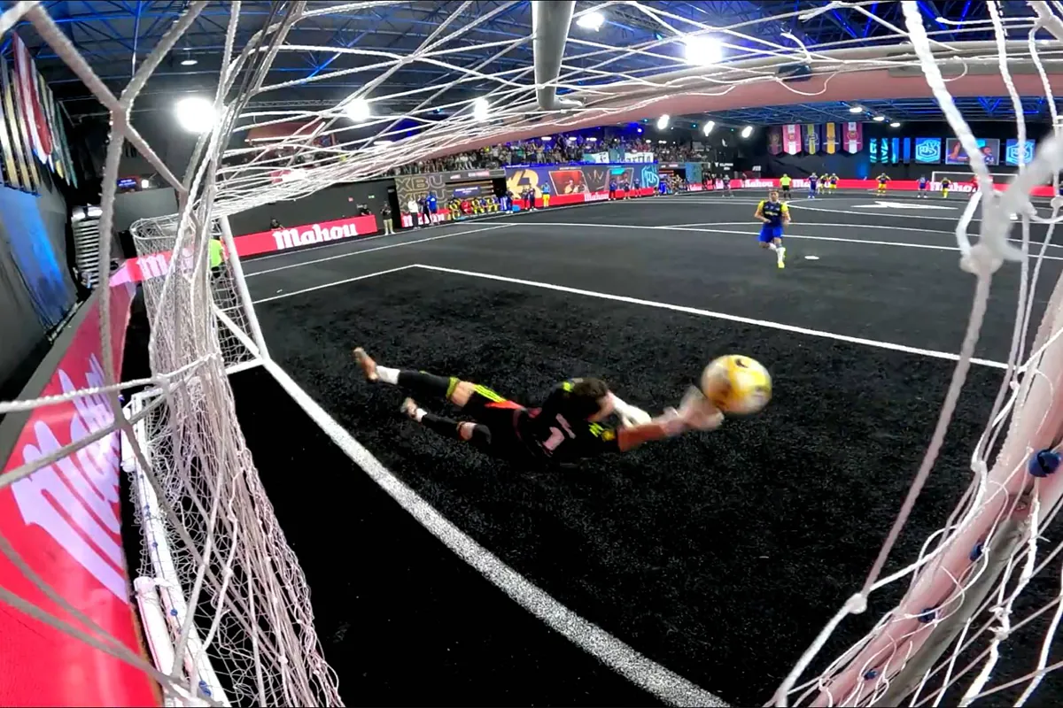 Gerard 'mano de oro' Vacas salva a El Barrio que se mantiene invicto ...