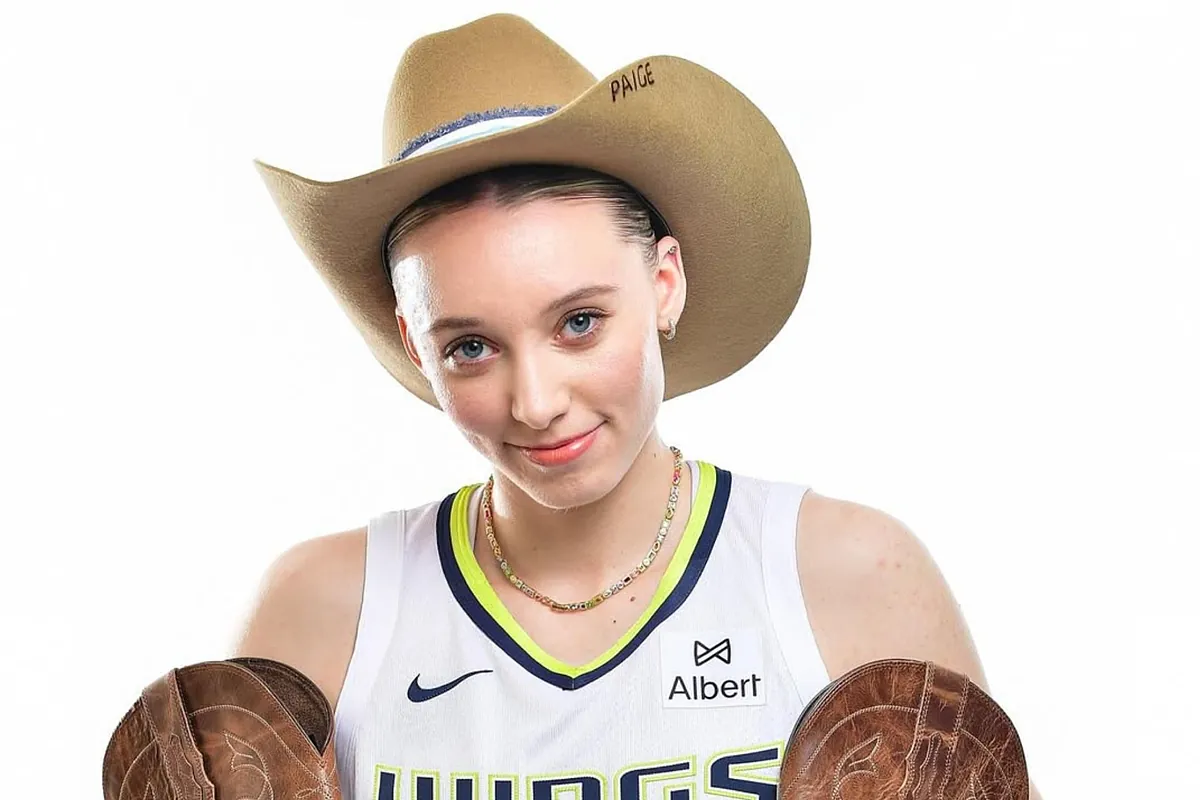 Paige Bueckers is already making teammates do handshakes they'd rather ...