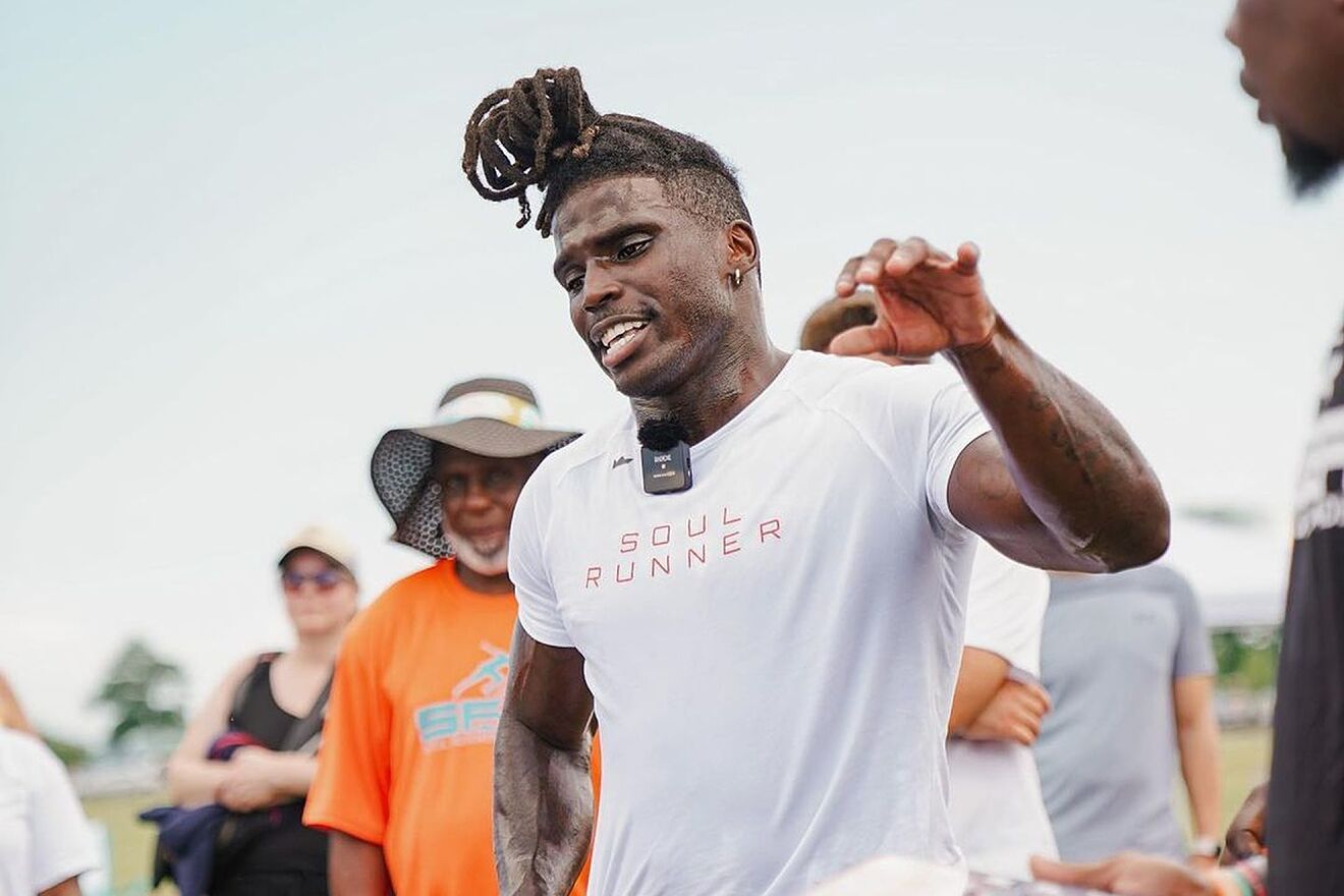Tyreek Hill offered alleged assault victim 200 dollars, per police report: I can buy you and the ...