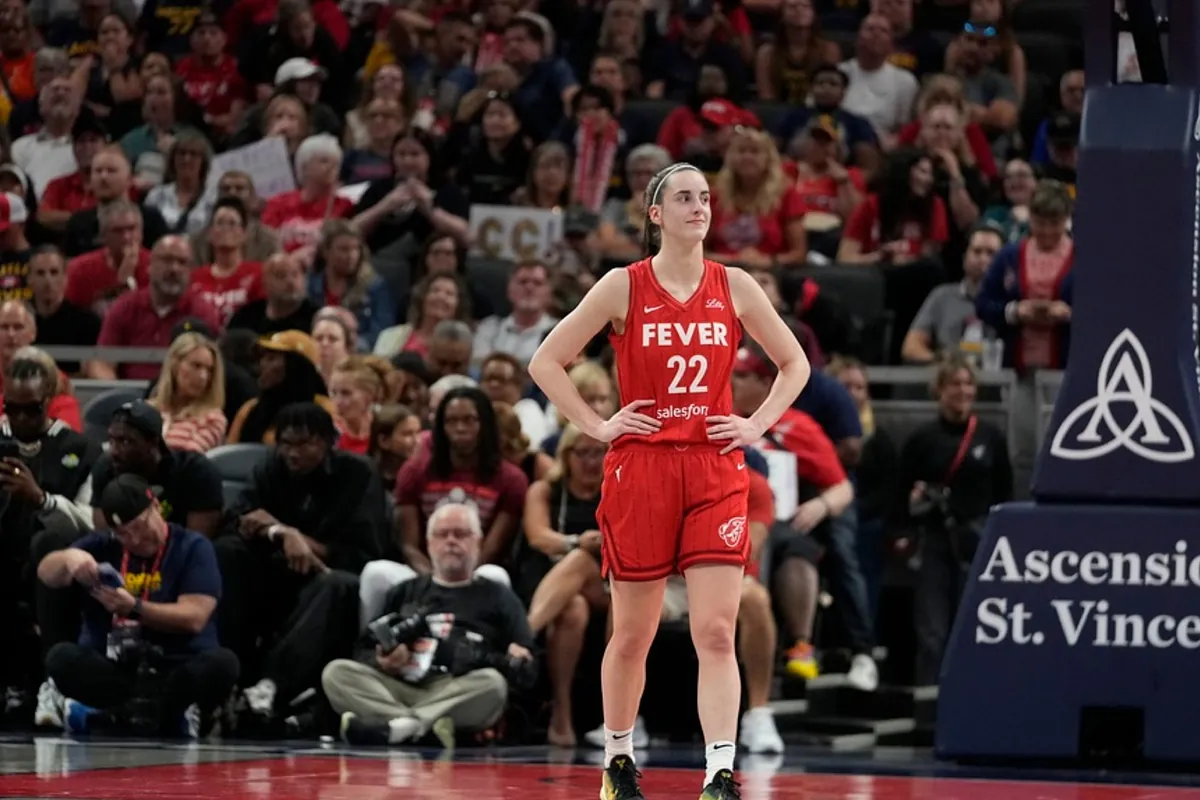 Caitlin Clark hit with questionable foul as fans rage against 'horrible ...