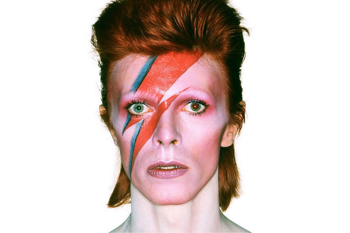 Why did David Bowie have different colored eyes and lightning bolt ...