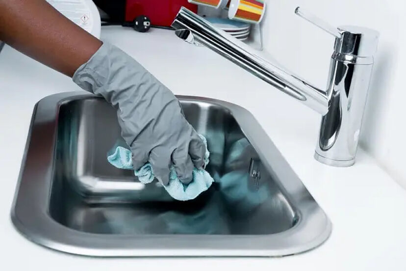Psychologists explain compulsive house cleaning as an emotional coping ...