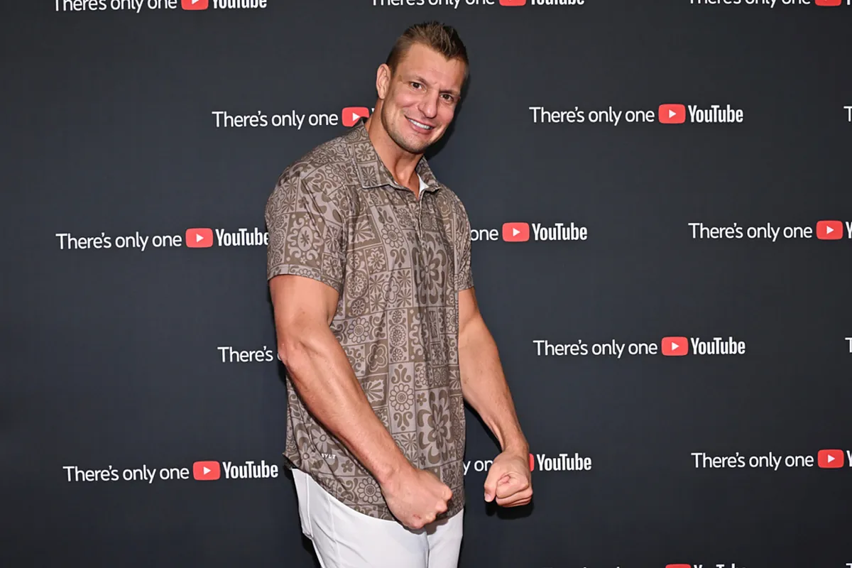 Rob Gronkowski to sign one day contract to officially retire with ...