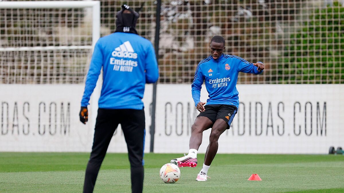 Real Madrid's left-back problem: Mendy and Marcelo are both injured | Marca