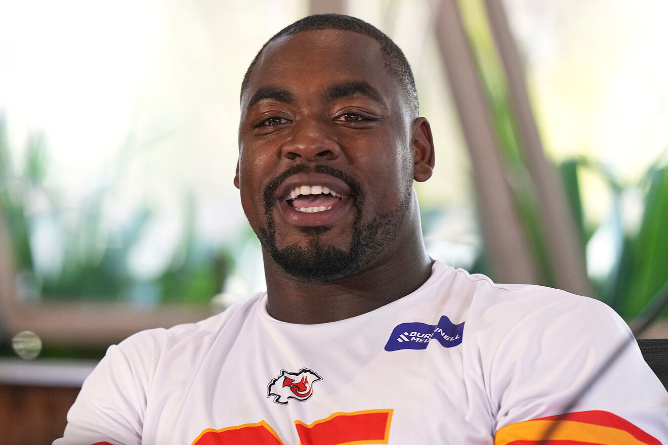 Tush push drama continues: Chris Jones claims "Eagles moved early, officials didn't see it" | Marca