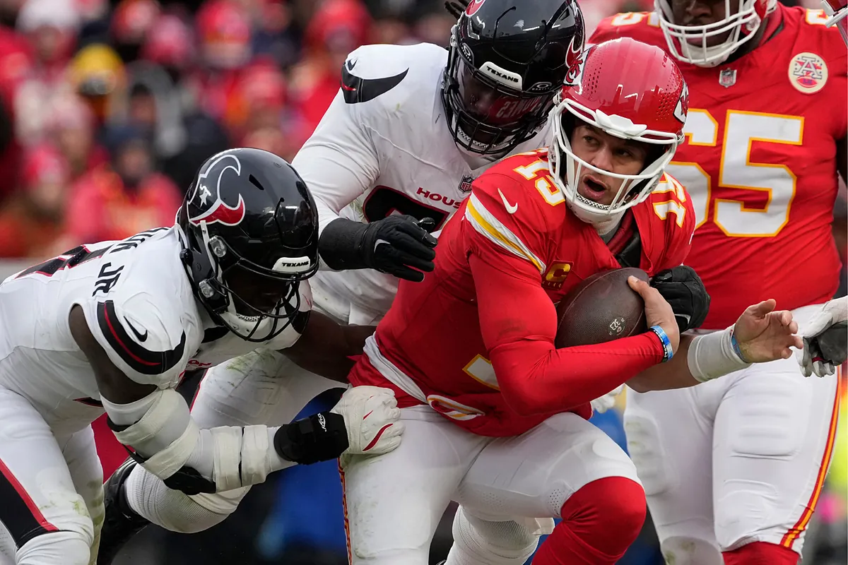 NFL fans waste no time with Chiefs conspiracy theories as questionable ...