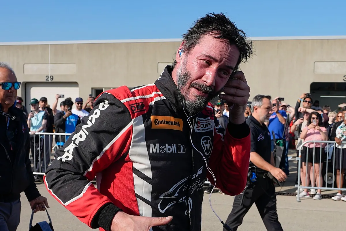 Keanu Reeves nearly crashes during Pro Auto Racing debut at Indy 500 ...
