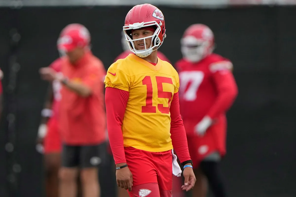 Patrick Mahomes fat-shamed by radio host-Coach claps back with brutal ...