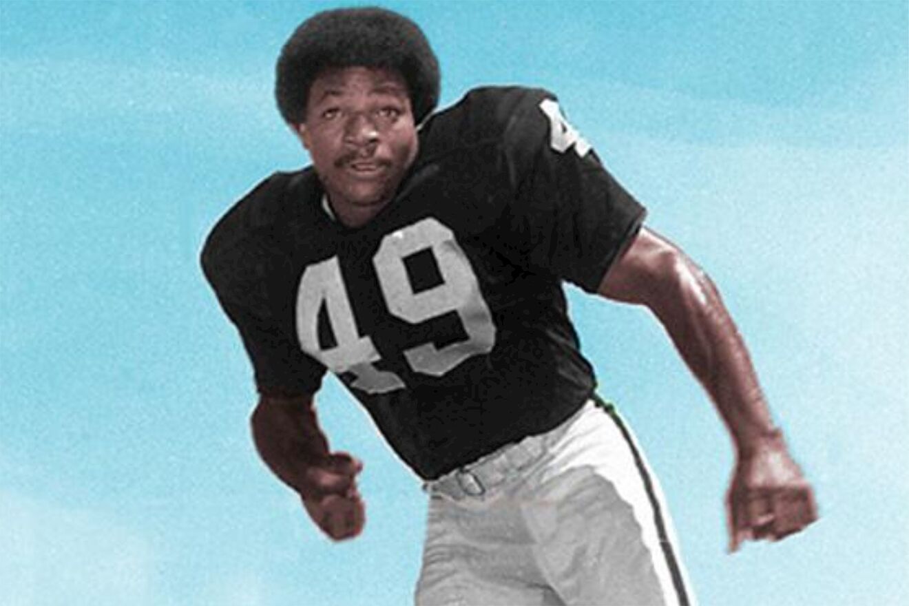 Which team -- and its legendary coach -- did Carl Weathers play for in ...