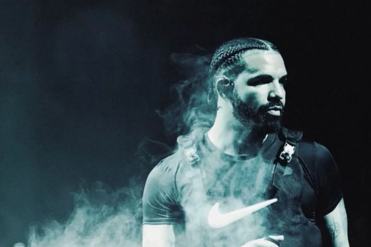 Drake embarrasses himself with weird and crude outfit days before ...